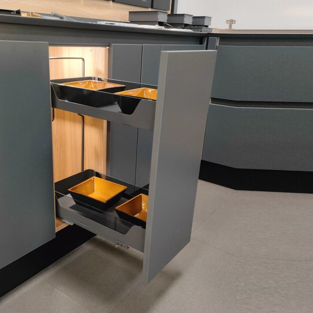 Bottle Pullout 2- SC - Glass